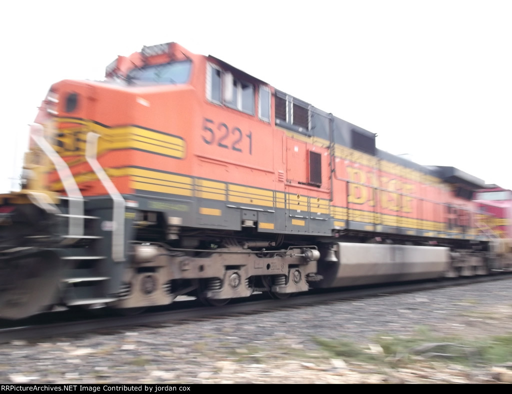 BNSF 5221